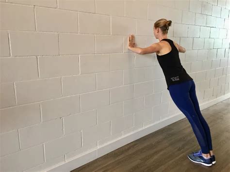 Wand Pilates für Anfänger Einfacher Trainingsplan für straffen Körper