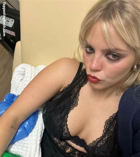 Renee Rapp Nude The Fappening Photo 6866162 FappeningBook