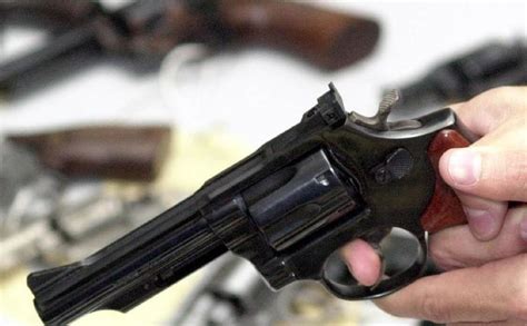 Mulher é baleada e achada morta dentro de casa em Indianópolis na zona