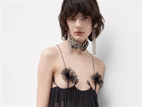 Moda Pezoneras 2023 Vestidos Con Pezoneras Actitudfem