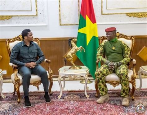 Promotion du football Le Chef de lEtat échange avec Samuel Etoo