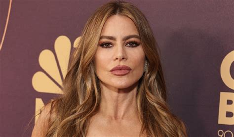 Sofia Vergara Flaunts Legs On Boat In Italy Drop Dead Gorgeous