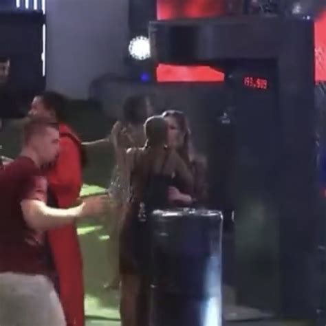 CHOQUEI on Twitter TEVE BEIJO DA AMANDA A médica deu selinho em
