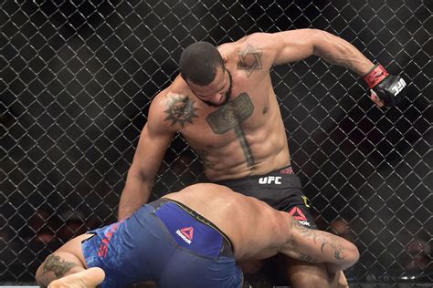 UFC Sao Paulo Results Thiago Santos Earns TKO Win Over Eryk Anders