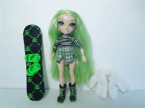 RAINBOW HIGH WINTER Break Jade Hunter Green Fashion Doll Snow Board