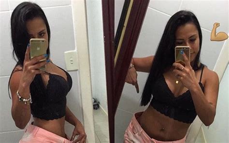 Kelly Medeiros mostra corpão e exibe quilos a menos short soltinho