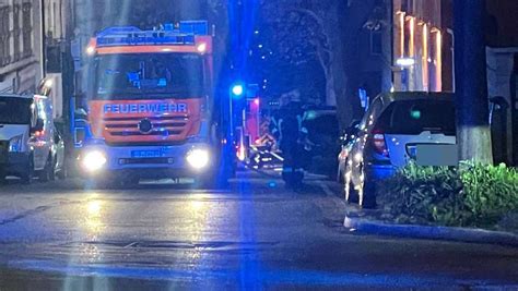 Fahndung Im Stuttgarter Westen Unbekannte Z Nden Streifenwagen An