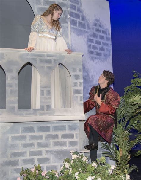Shakespeare By The Harbor Newport Beach News Romeo And Juliet Set