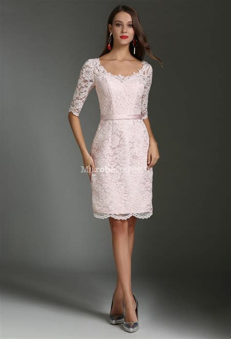 Elégante robe fourreau fine et souple dentelle