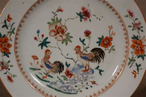 ASSIETTES EN PORCELAINE DE LA COMPAGNIE DES INDES AUX COQS