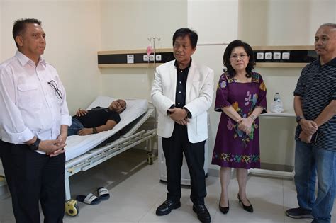Danlantamal VIII Dan Ketua DPRD Sulut Menjenguk Korban Pemukulan Oleh