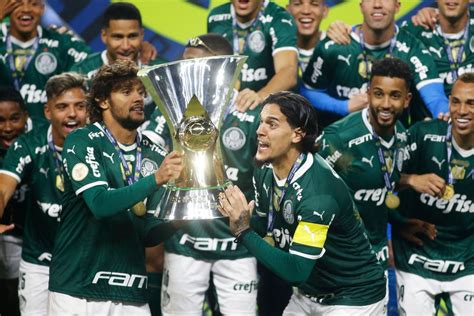 Campeão Palmeiras fatura R 45 milhões pelo Brasileirão veja quanto