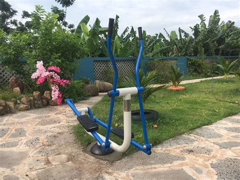Trung bình kích thước máy tập thể dục trong công viên MekongSport