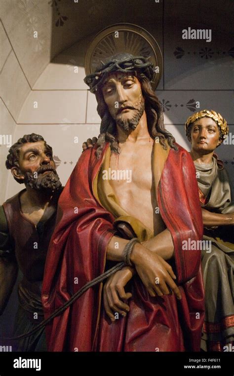 Jesucristo es condenado a muerte en la primera estación de El camino