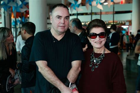 Reinaldo Lourenço celebra 40 anos de carreira na moda