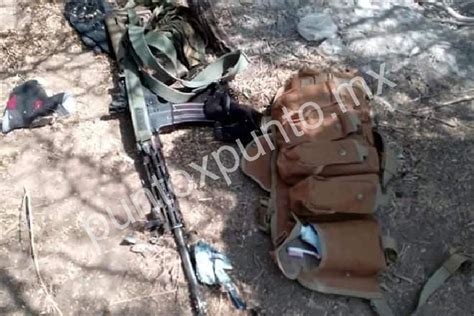 POLICIAS DE FUERZA CIVIL EN DOCTOR COSS UBICAN ARMAS Y ROPA EN UNA