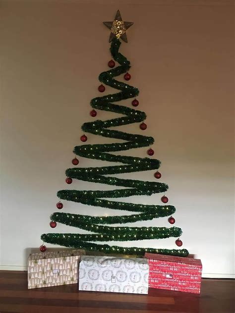 13 Árboles De Navidad Hechos Con Guirnaldas Para Decorar Tus Paredes