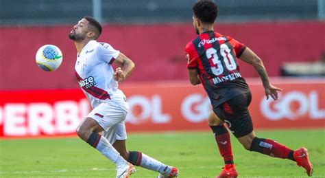 Vitória é derrotado pelo Atlético GO em duelo no Z4 do Brasileirão