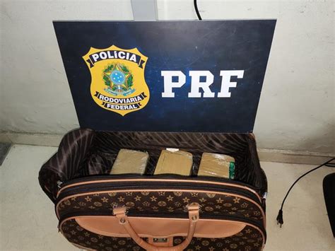 Passageira de ônibus é presa pasta base de cocaína na BR 116 em