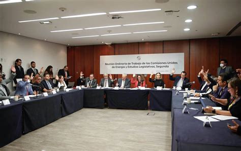 Eliminación del horario de verano avanza en el Senado de México