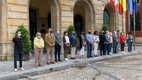 Minuto de silencio en Gijón para expresar un grito de rabia infinita