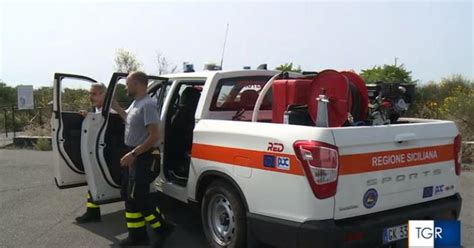 Allerta Incendi Con I Volontari Della Protezione Civile Sull Etna