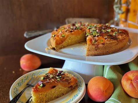Gâteau renversé estival aux abricots et pistaches Recette par Quoi qu