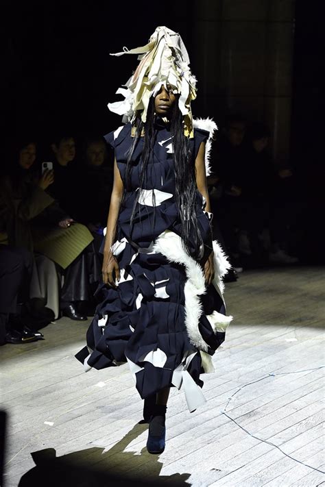 Comme Des Garcons Fall Winter 23 24 18 Showdetails