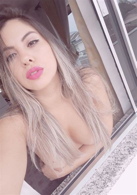Tatiane Loira Gaúcha Maravilhosa Tirou Fotos Picantes Exibindo Sua