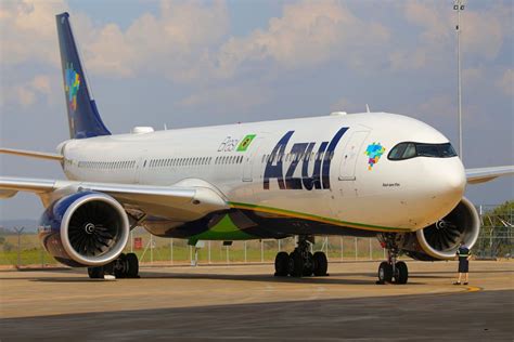 Azul Passa A Vender Passagens Para Ibiza E Tenerife Na Espanha Em