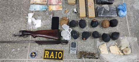 Mais de cinco quilos de drogas arma e munições são apreendidas pela