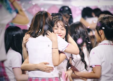 Pin By Pahmi On Izgone Japanese Girl Group Iz One Yuri