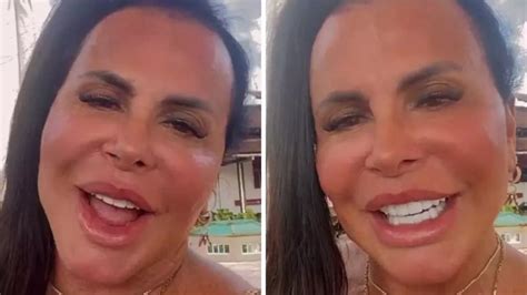 Aos 62 anos Gretchen choca internautas ao exibir bumbum em biquíni fio