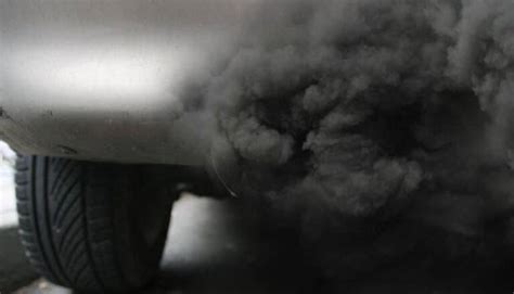 Fumée noire à l échappement causes et solutions de ce problème de voiture