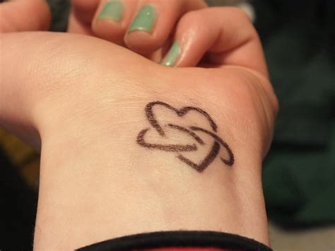 Tatuaggi Da Polso Foto Ed Esempi Di Tatuaggi Per Il Polso