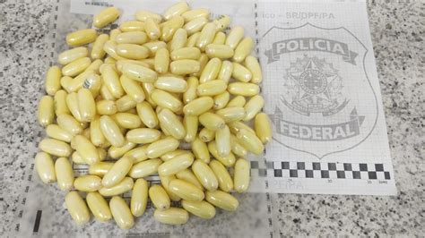 Flagra no aeroporto PF prende passageira 140 cápsulas de cocaína