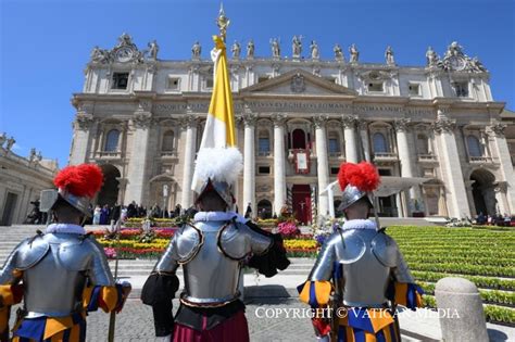 Bendición y mensaje Urbi et Orbi Actividades del Santo Padre