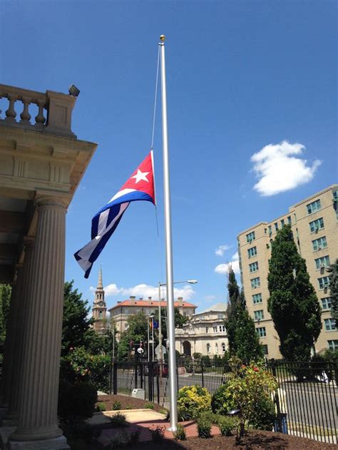 Yo Soy Cuba La Bandera Cubana Ondea A Media Asta En Washington