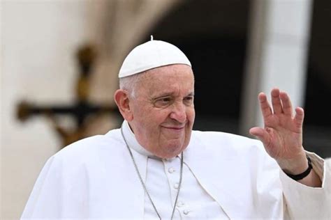 Comme Vous Le Voyez Je Suis Vivant Le Pape Fran Ois Sort Du