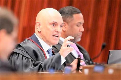 Alexandre de Moraes é hostilizado em aeroporto de Roma e PF é acionada