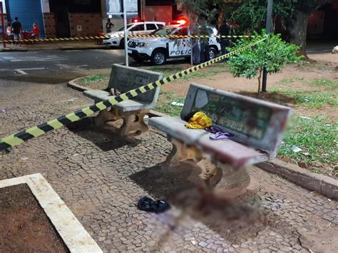 Morador em situação de rua é esfaqueado na Praça do Carmo Portal