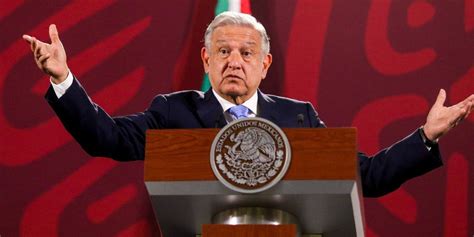 AMLO analiza demandar al abogado de García Luna por daño moral