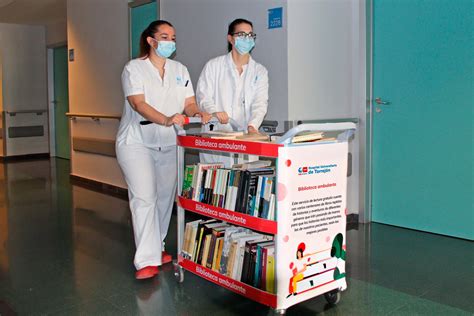 El Hospital de Torrejón inaugura un servicio de bibliotecas móviles