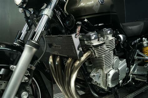 08 08 YAMAHA XJR 1300 RETRO NAKED MUSCLE BIKE 13 000 MILES