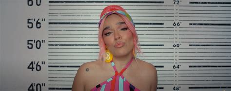 Karol G derrochó sensualidad en el videoclip de Watati su canción en