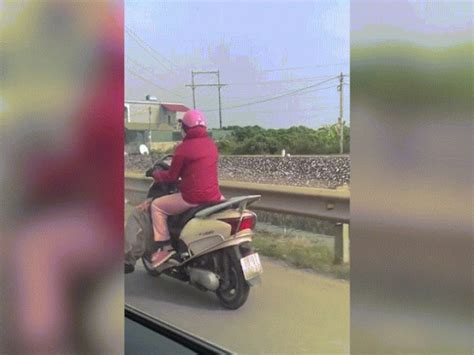 Clip Phong cách chở chồng đi nhậu say có 1 0 2 của Ninja