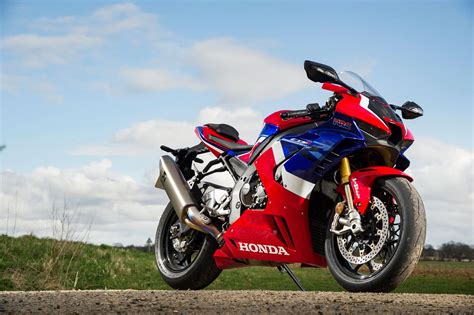 Honda CBR1000RR R Fireblade SP Wallpaper 4K Race Track