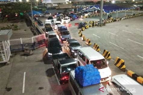 H 7 Pelabuhan Merak Mulai Dipadati Pemudik ANTARA News