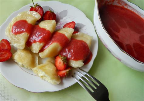 Pierogi Z Serem I Sosem Truskawkowym DoradcaSmaku Pl