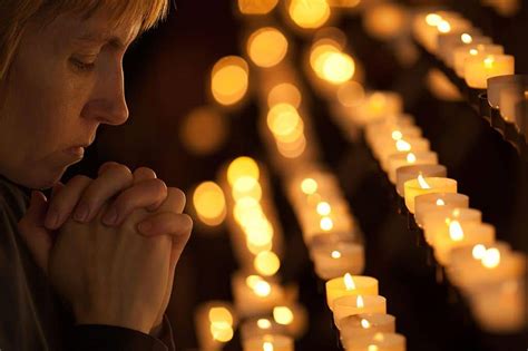 Cómo hacer una oracion para un difunto y honrar su memoria